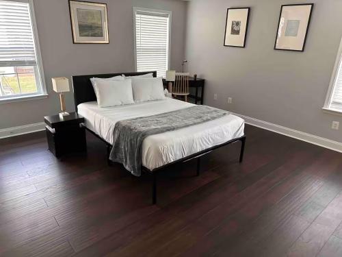 25 Lux King Suite 1 - Private Bath, Nonsmoking - Alexandria, VA