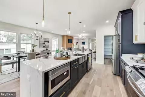 35 Room 1 - 1 King Bed, Private Bathroom - Nonsmoking - Washington, DC