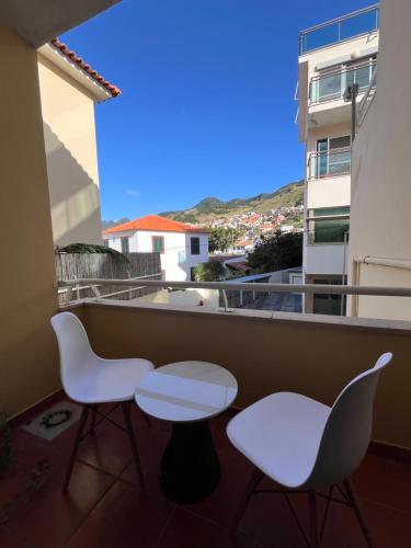 Casa Do Arco Beachside Apartment With Parking And Balcony - Machico