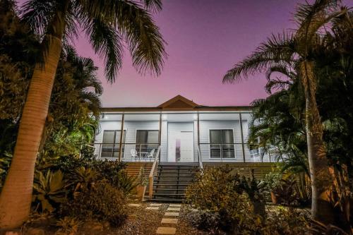 Agnes Bliss - Luxe 4bdr Coastal Retreat - Family Friendly - Walk To Beach And Central Agnes Water - Agnes Water