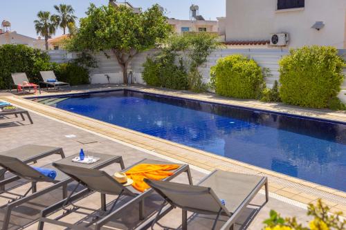 Pantaros Luxury Villas With Pool - Протарас