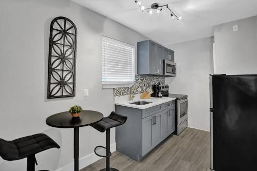 Rustic Retreats Cozy 1br For 4 Guests In The Heart Of Fort Lauderdale - Fort Lauderdale
