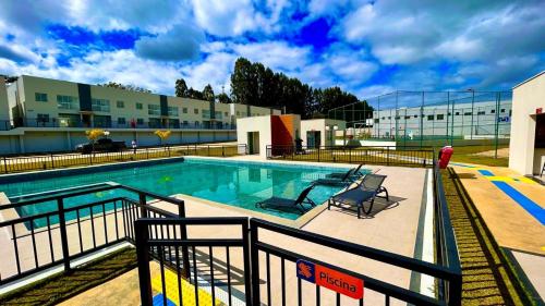 Apartamento Em Condominio Clube Completo Com Piscina - Vitória da Conquista