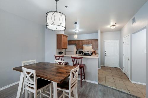Aa1, King Size Bed, Washer And Dryer, Free Parking - San Antonio Aquarium, Leon Valley