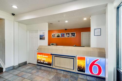 Motel 6 Waukegan, Il - Waukegan, IL