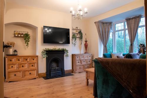 Spacious 4br Bolton Home Garden & Free Parking - Bolton