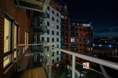 Stylish 2 Bedroom Apt With Balcony - University of Leeds