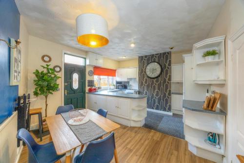 Summer Lane Business Stays 3 Bedrooms 6 Beds Ideal For Longer Stays-near M1 - Barnsley