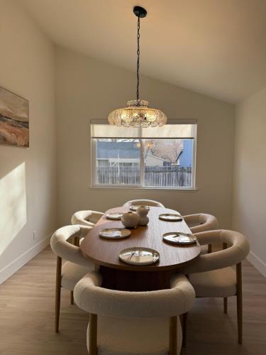 New! Modern 4br Max 12 Ppl, 5 Mins To Everything! - Sparks, NV