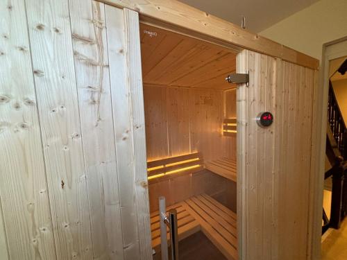 Maison De Standing Au Centre De Reims 7 Chambres Avec 7 Salles De Bain, Sauna, Cour Privee - Reims