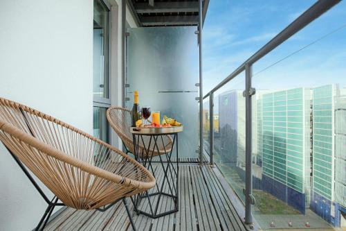 Stylish Apartment • City Centre • Balcony • Free Parking • Self-check-in • Yoko Property - Milton Keynes