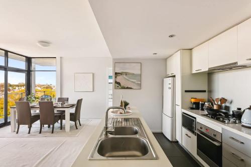 City Views, Beaufort St, 120sqm, Multiple Beds - Perth