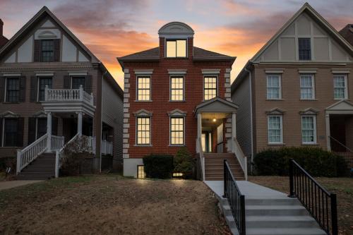Bohemian 4br Cwe Villa•game Room•patio•backyard - Saint-Louis, MO
