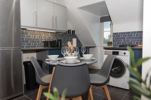 Professionals Welcome - Near Town Centre - Free Parking-sleeps 4 - Shrewsbury