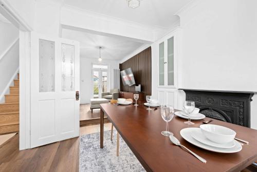 2 Bed Hale Home Free Parking Pet Friendly - Altrincham