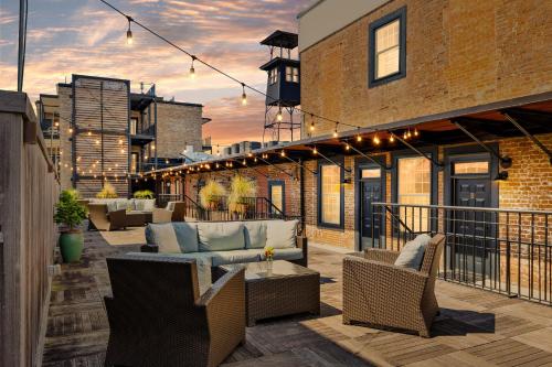 Perfect Location - King Street Condo - Charleston, SC