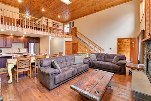 Walk To Hunter Village! Family Ski Retreat W/ Deck - Phoenicia, NY