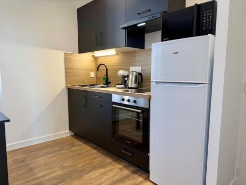 T2 Renove Avec Salon Separe, Canape, Tv - La Roche-sur-Yon