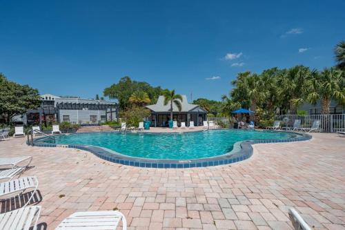 Condo With Pool, Gym, Golf, Jacuzzi And Game Areas - Winter Park, FL