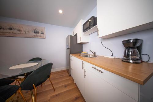 Richies Place Modern 2br, Parking & Private Entry - Fredericton