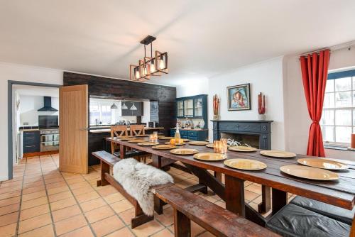 Stunning Property Sleeping 24 With Hot Tub & Pool - Bristol