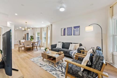 New 10-min To Downtown - Oak Park, IL