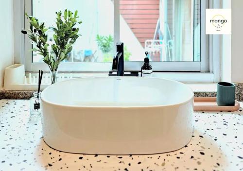 Mango Moon Phuket Art Haus 1 Br Near Central Phuket - Phuket