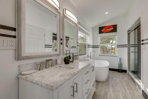 3-acre Retreat, 3 Mi To Dtwn Jensen! Upscale Home - Stuart, FL