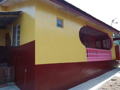 Cozy Flat Spur Rood - Freetown