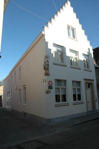 La Luna Guesthouse - Brujas