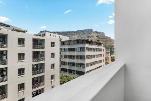 Queen Studio I Elkay 8 By Portobello House - Le Cap