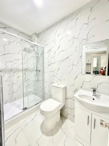 3 Bedrooms House Cheapukholiday - London