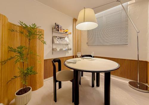 Sinnonhyeon Station 5minutes, Gangnam Plastic Surgery, Severance Hospital, Coex, Airport Bus 5minute - Seoul