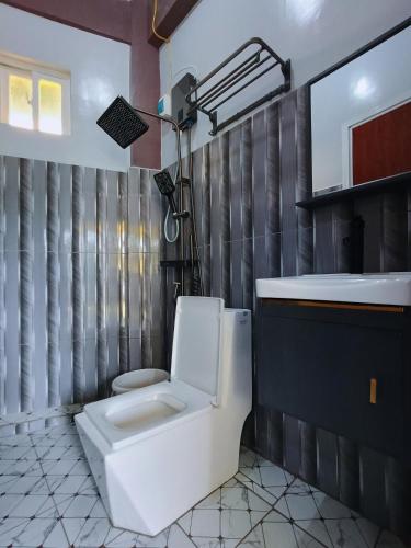 Modern Oceanview Room Good For 5 Pax Adults Glenmark's Homestay - Pagudpud