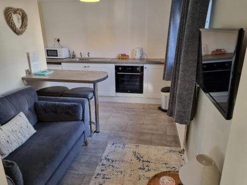 Little Park Holiday Homes Self Catering Cottages 1 & 2 Bedrooms Available Close To Tutbury Castle - West Midlands