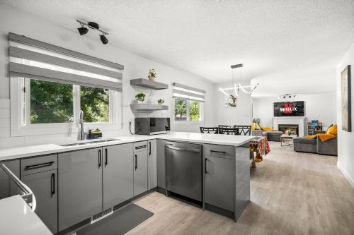 Bright 5-bed Retreat Near The Zoo And Downtown - Alberta