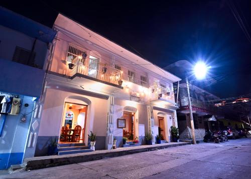 Hotel Y Restaurante El Peregrino - Flores