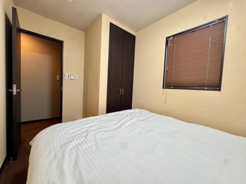 嘉国 2-7人 全新独栋3层 3房3厕所2淋浴1客厅1厨房 天下茶屋站步行5分钟 现代日式风格 (Shinsekai, Tennouji ...