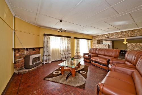 Macum Cozy Suites Florida Park - Soweto