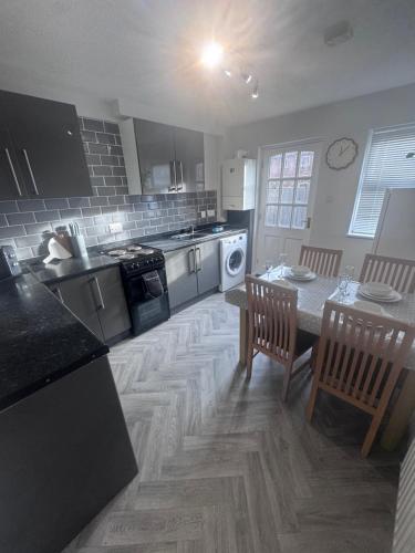 Oakleigh Way, Carlisle - 2 Bedroom, Sleeps 4, Fully Furnished - Carlisle
