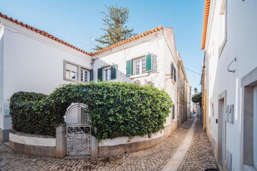 3 Bedroom Town House - Historic Centre Of Cascais. 100 Mts From The Beach And Centre Of Cascais - Cascais