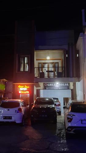 Dieng Ghuzy House Syariah Family Room 3 Kamar - Dieng