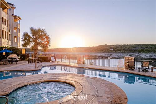 Stylish Island Villa On Lake Travis - Lakeway, TX