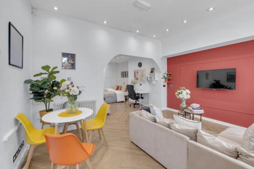 Bella - Central Portsmouth Stay With Pool Table, Close To Attractions - Southsea