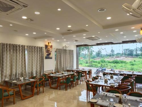 Aadhya Hotel & Adhira Restaurant - Orchha