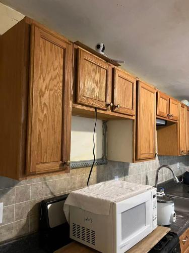 2131 Double Room F - Philadelphia, PA