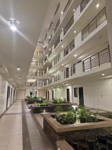 2 Br Near Naia Sm Bf Pool Balcony 6 Guest - Las Piñas