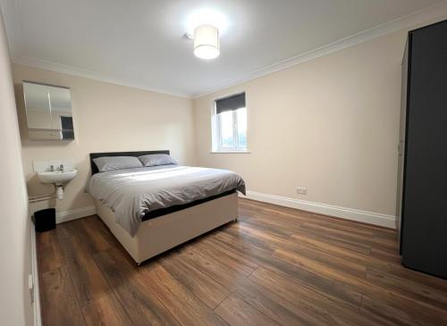 Atherley House - Winter Sale! Spacious Self Catered Rooms - Southampton
