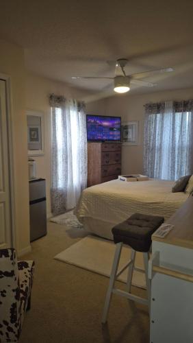 Please, No Day Of Booking One Private Master Efficency Suite Room With Bathroom For One Person Or Co - Davenport, FL