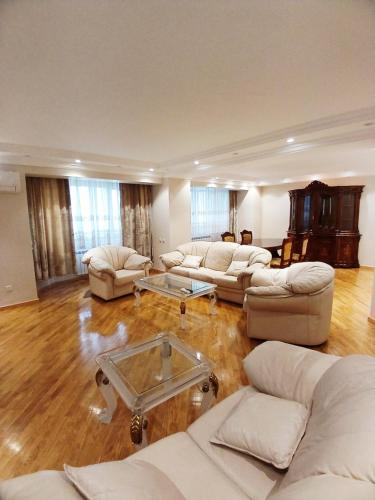 F1 City Center Apartment - 巴庫